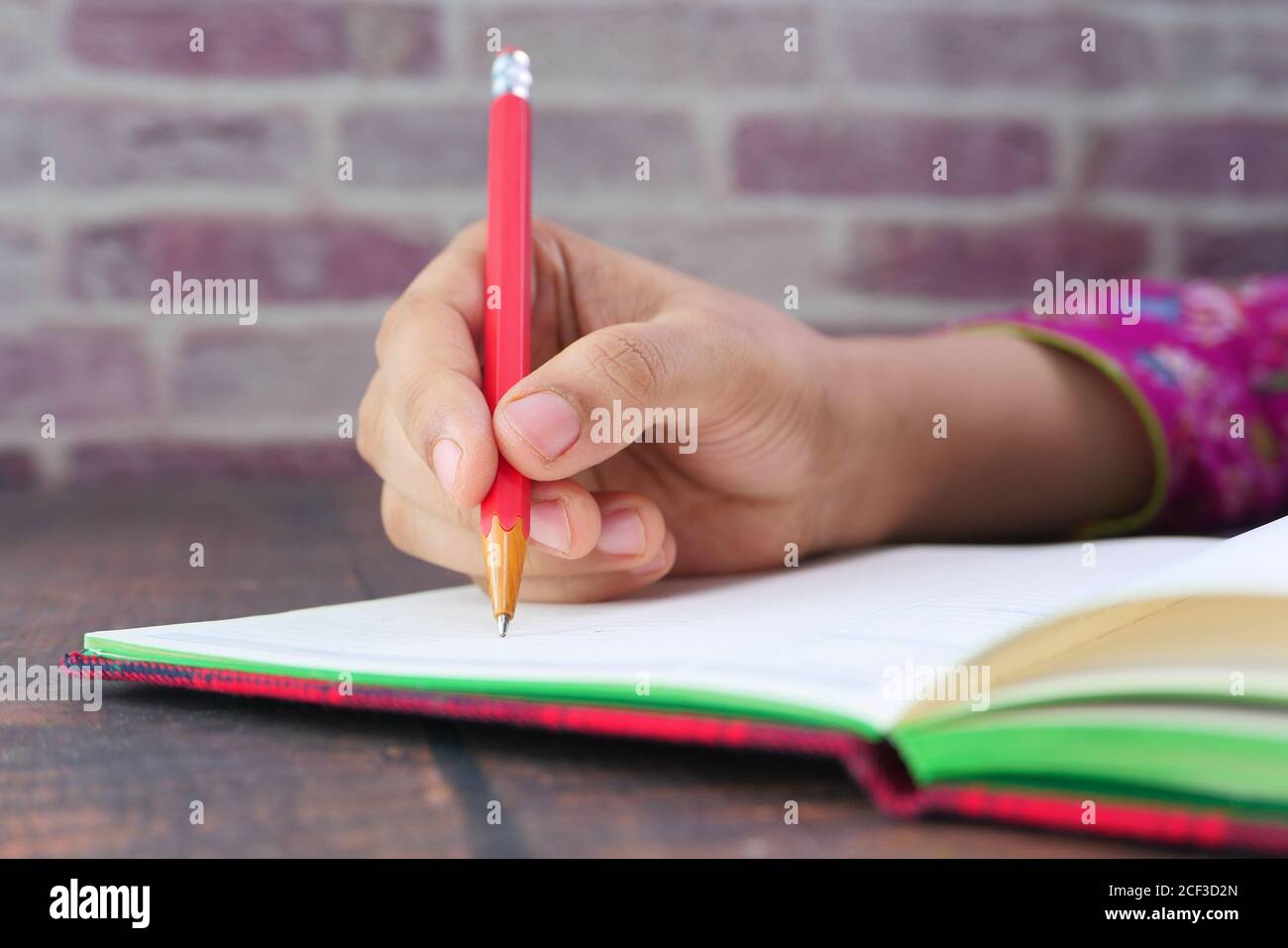 Close up of women hand writing on notepad Stock Photo - Alamy