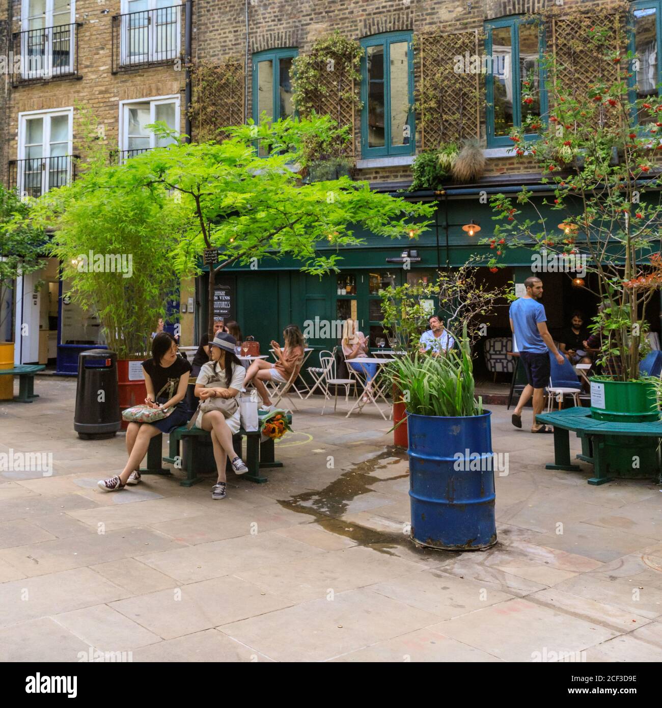 People in Neil's Yard outdoor cafes and pop ups, trendy urban health ...