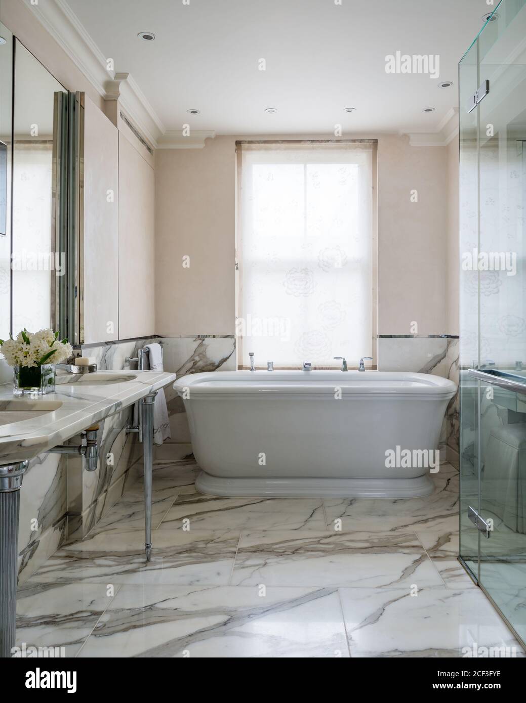 Bathtub in marble classic style bathroom Stock Photo - Alamy