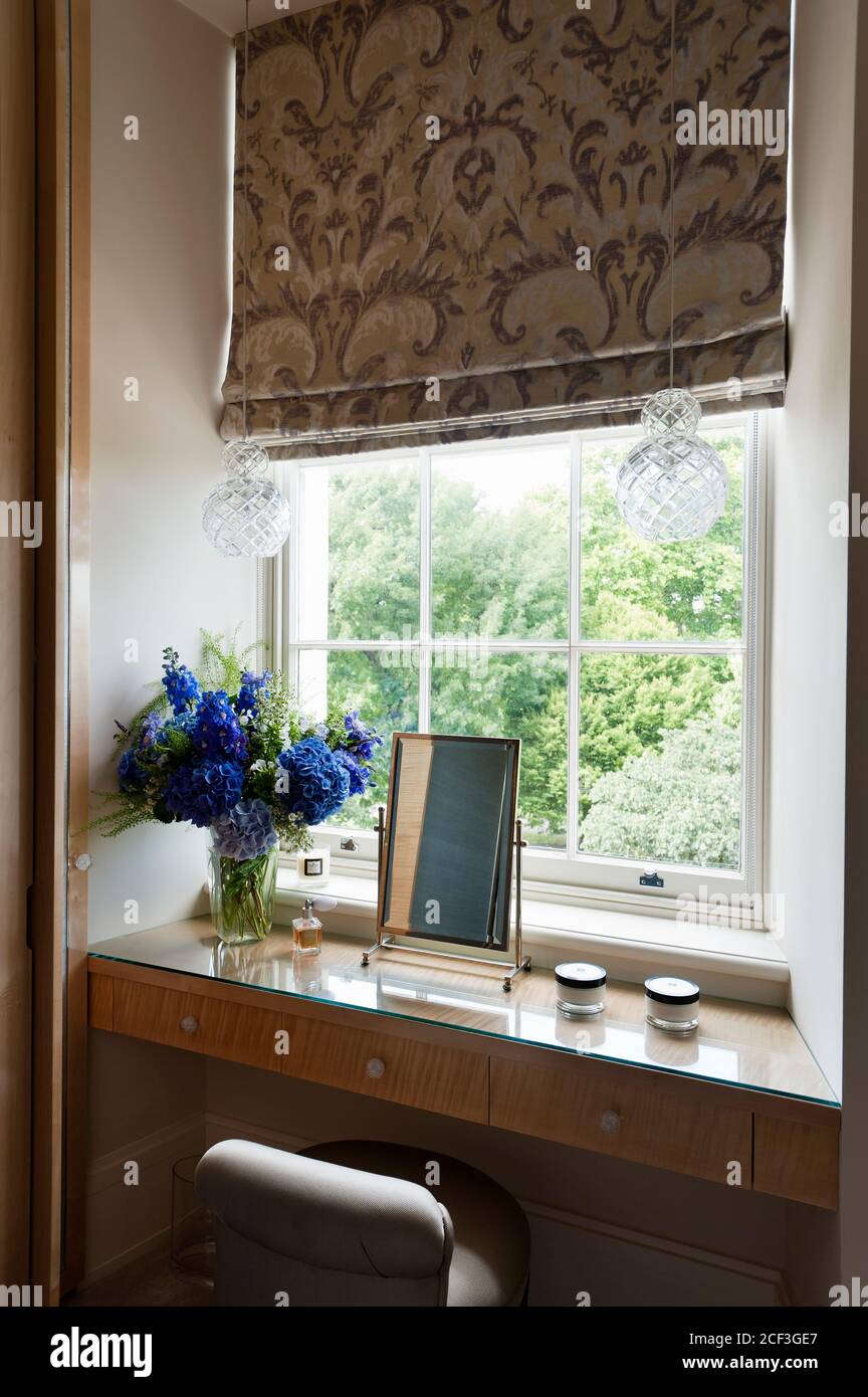 Vanity table hi-res stock photography and images - Alamy