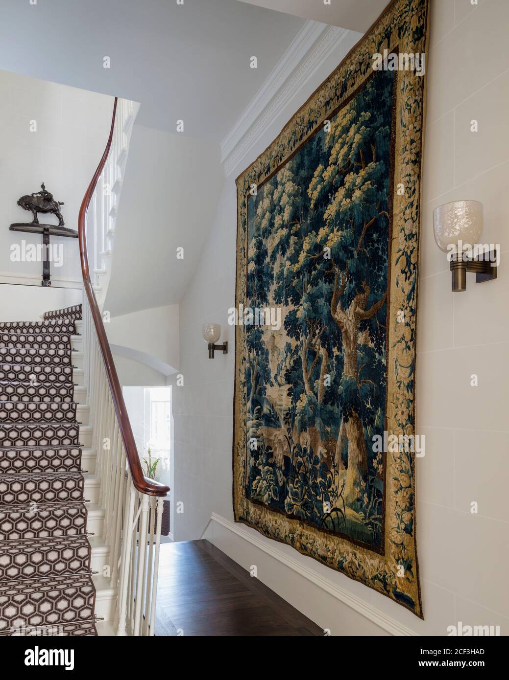 Hanging sculpture artwork hi-res stock photography and images - Alamy