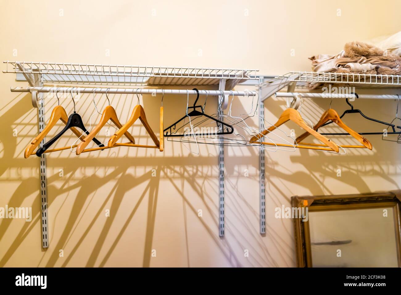 Empty closet hi-res stock photography and images - Alamy