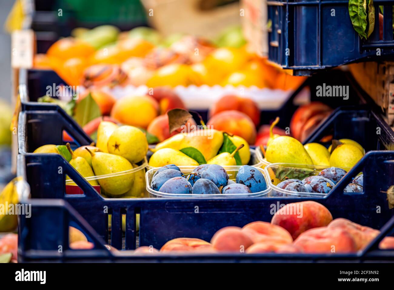 Small fruit vegetable shop display hi-res stock photography and images ...