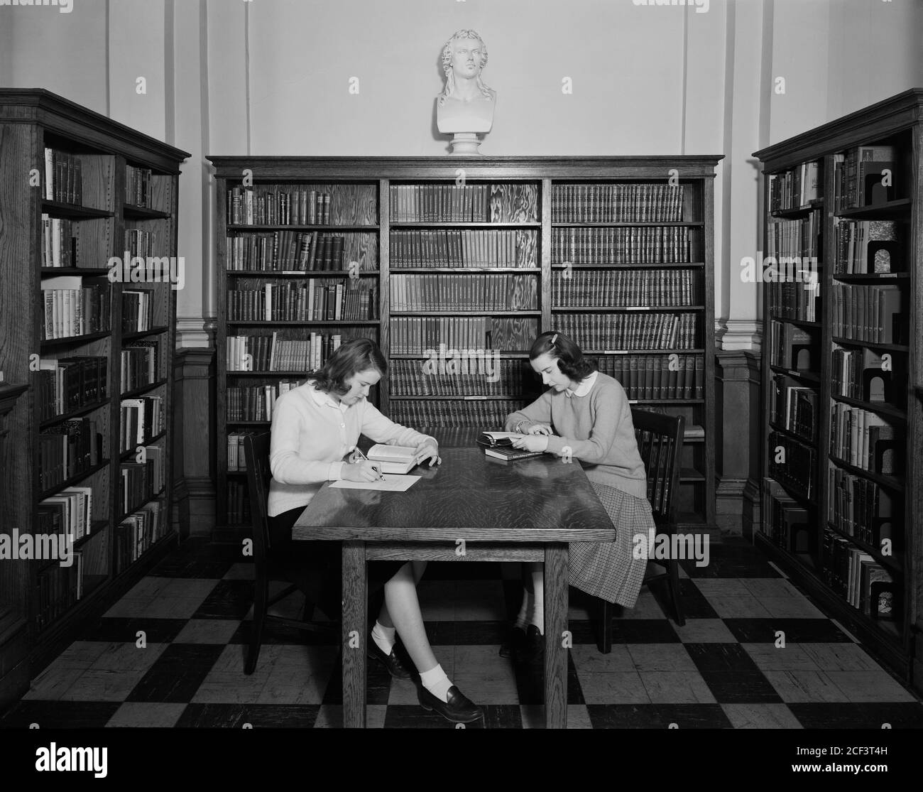 1950s library books hi-res stock photography and images - Alamy