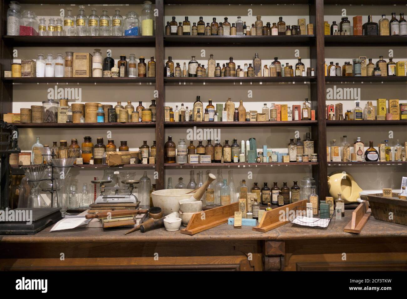 Old fashioned pharmacy hi-res stock photography and images - Alamy