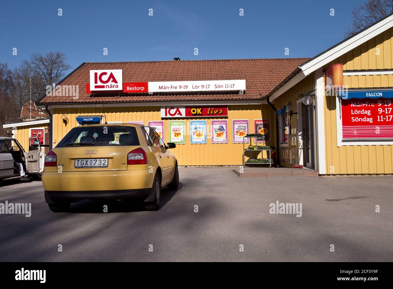 Country store / grocery store, Ica, in the countryside. Photo Jeppe ...