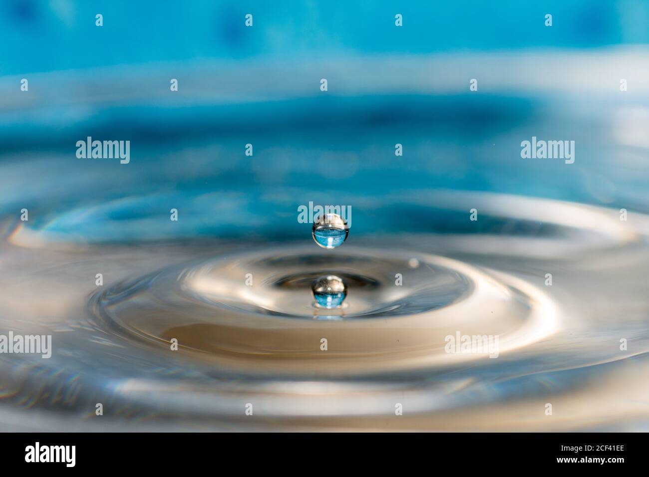 Splashing droplet hi-res stock photography and images - Alamy