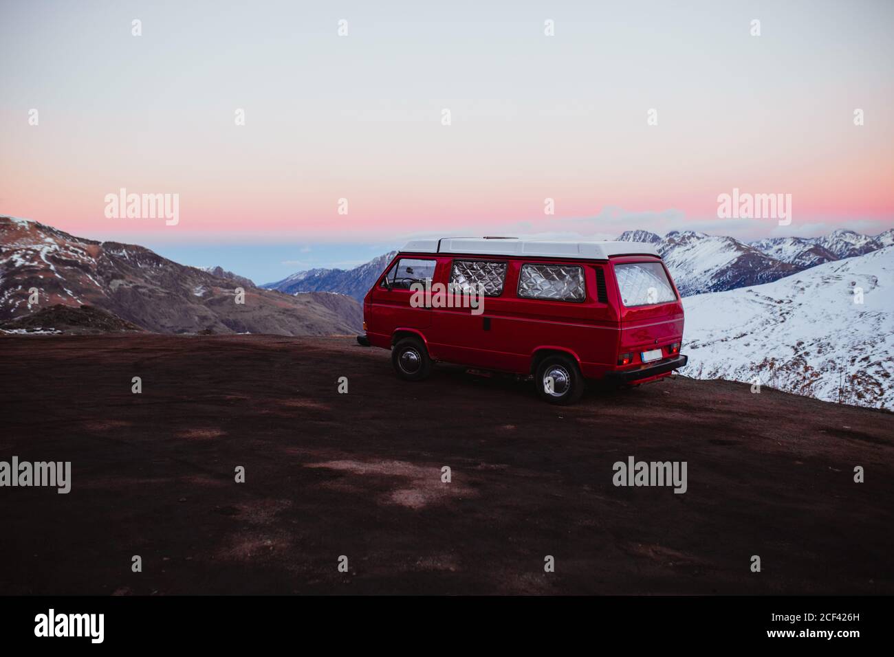 Red caravan hi-res stock photography and images - Alamy