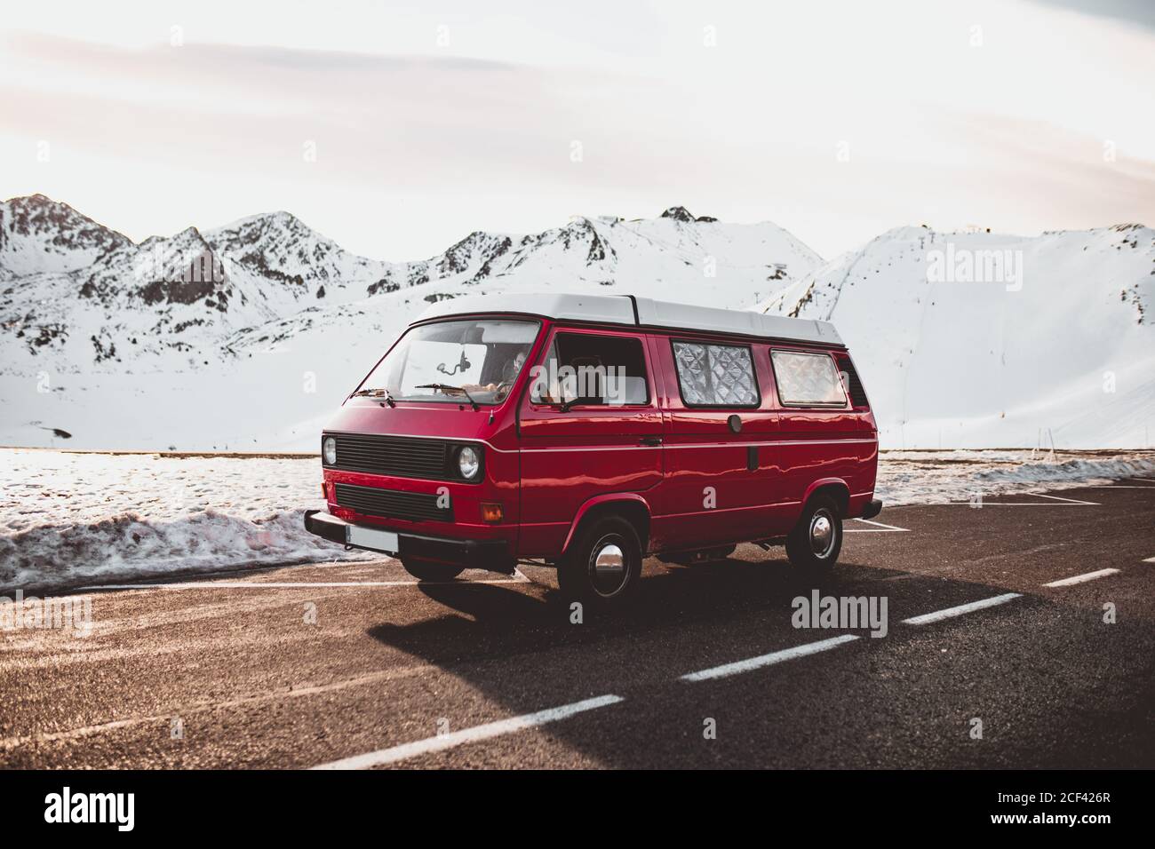 Red caravan hi-res stock photography and images - Alamy