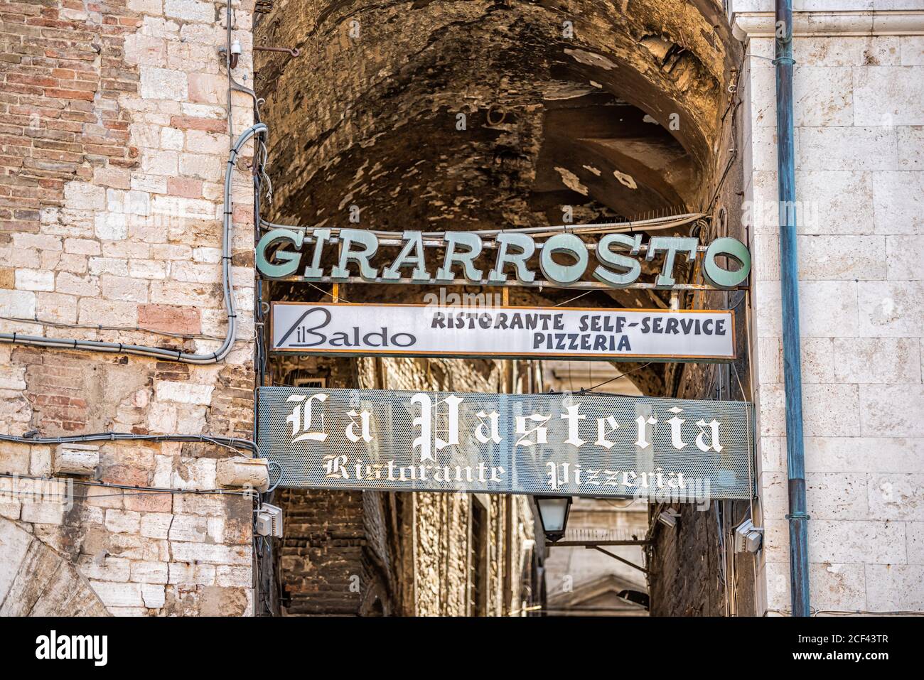 Old vintage restaurant signs la hi-res stock photography and images - Alamy