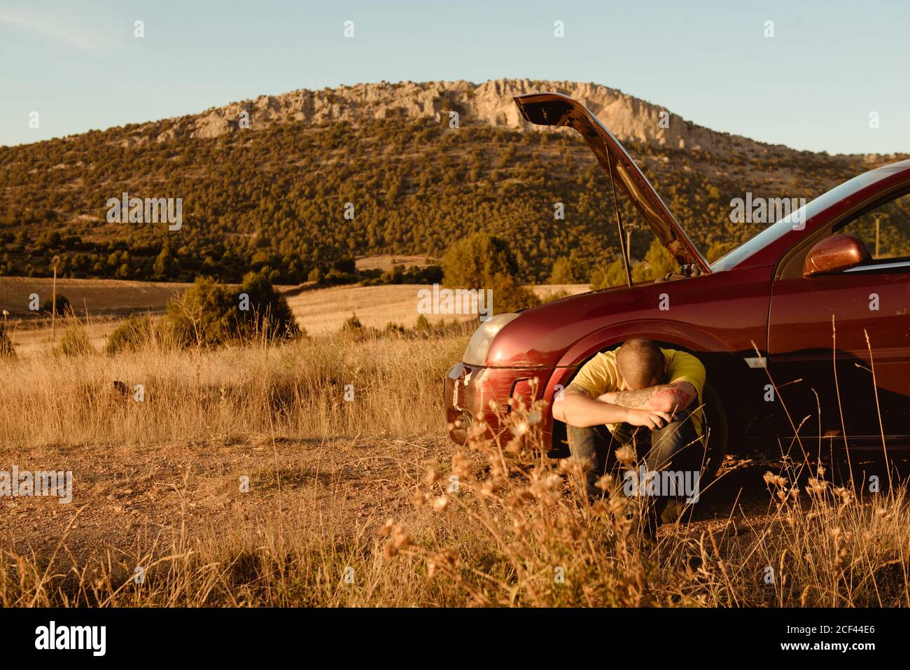 Man sitting car hood hi-res stock photography and images - Alamy