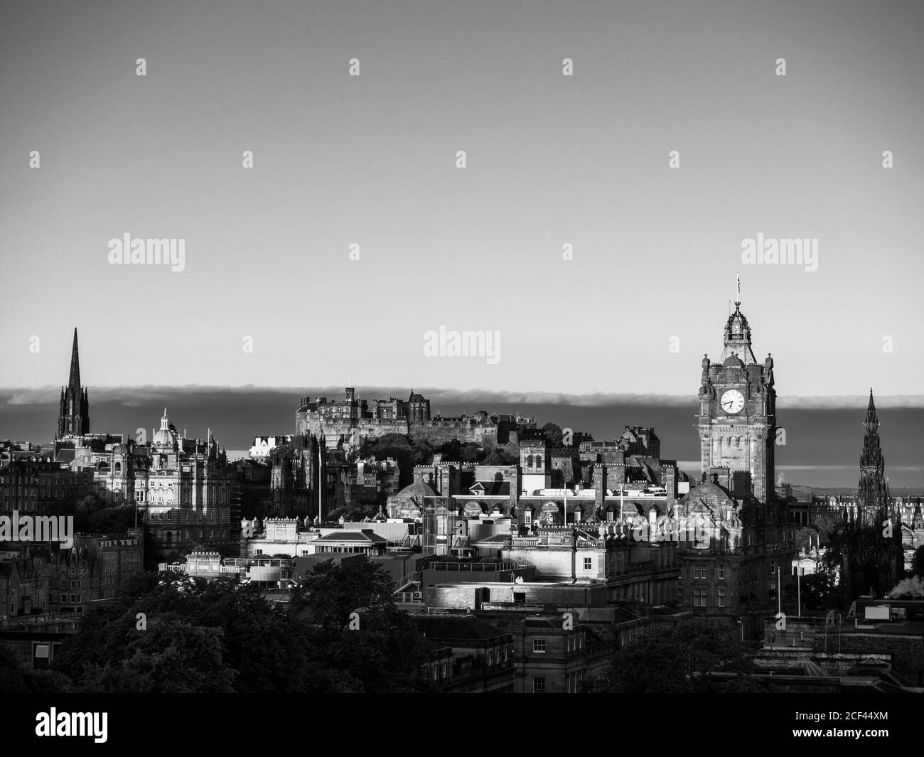 Edinburgh sunrise Black and White Stock Photos & Images - Alamy