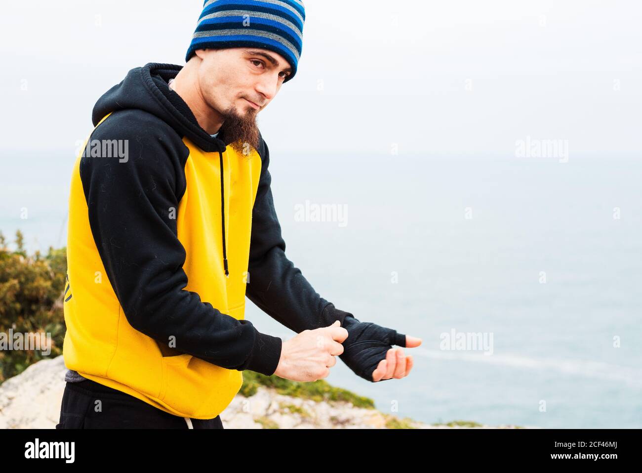 Bandage around hand hi-res stock photography and images - Alamy