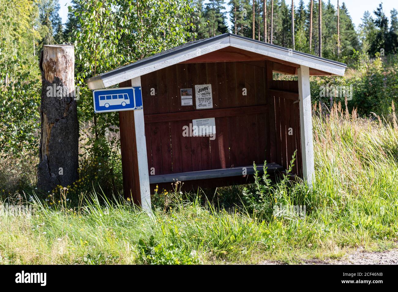 Bus stop in countryside hi-res stock photography and images - Alamy