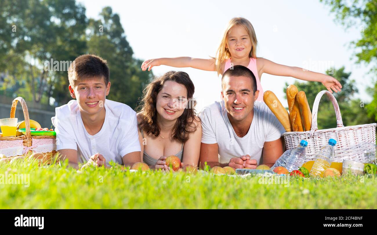Portrait of friendly family on a green meadow Stock Photo - Alamy