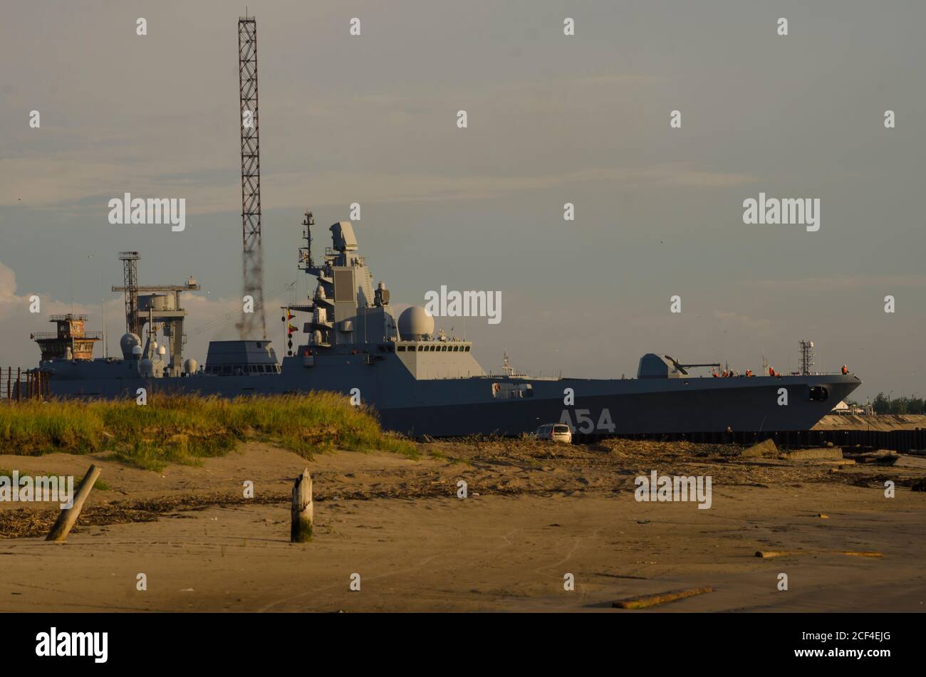 Military frigate hi-res stock photography and images - Alamy