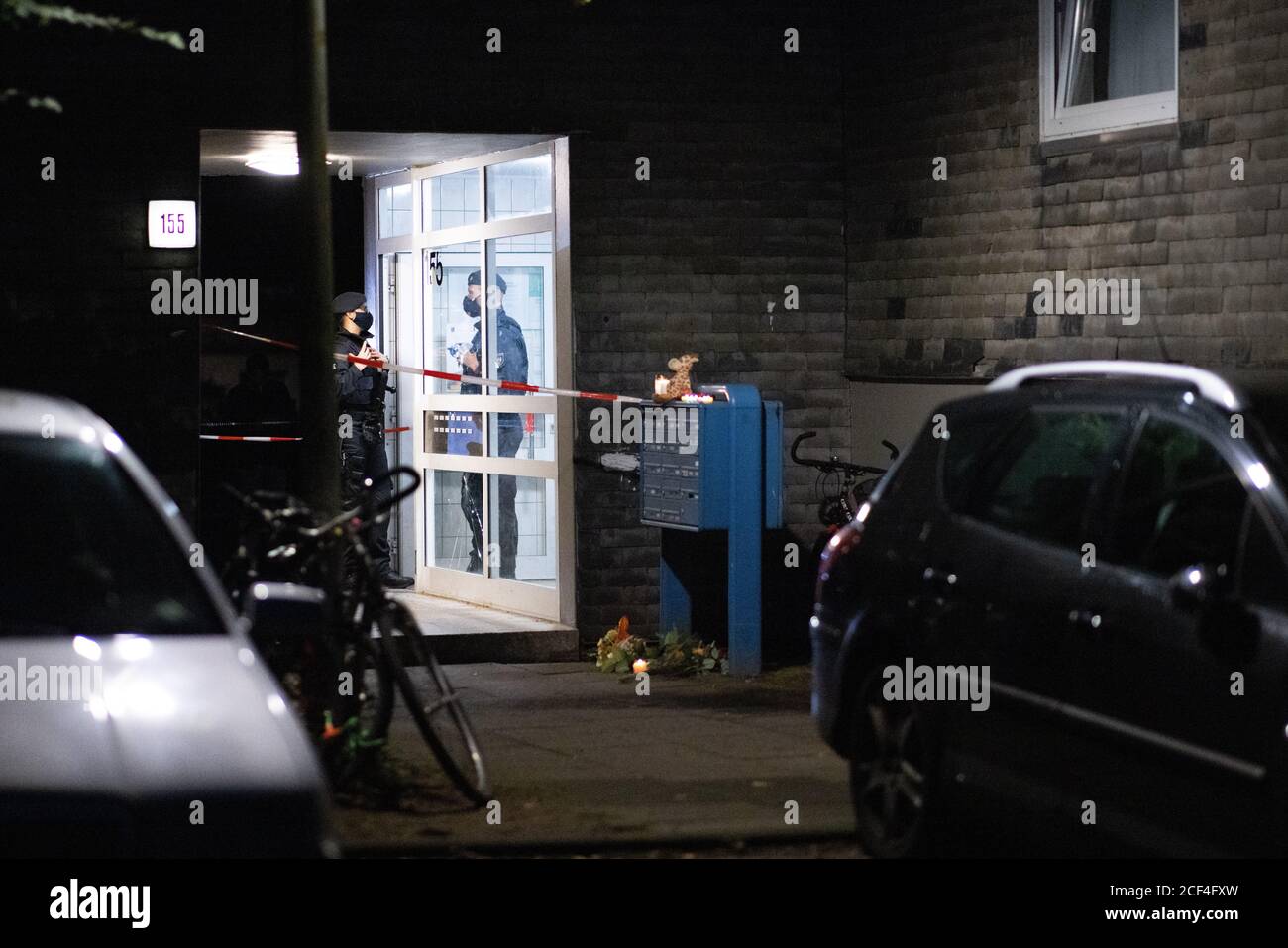 Solingen, Germany. 03rd Sep, 2020. Police officers are standing in the ...