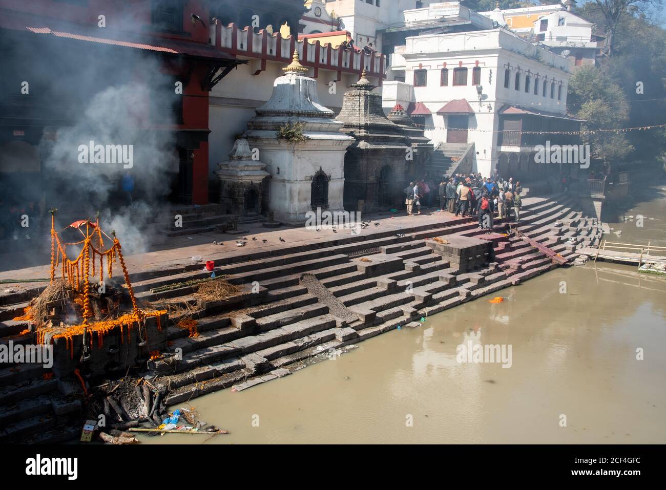 Cremation ceremony at the hindu temple of pashupatinath complex. Nepal ...
