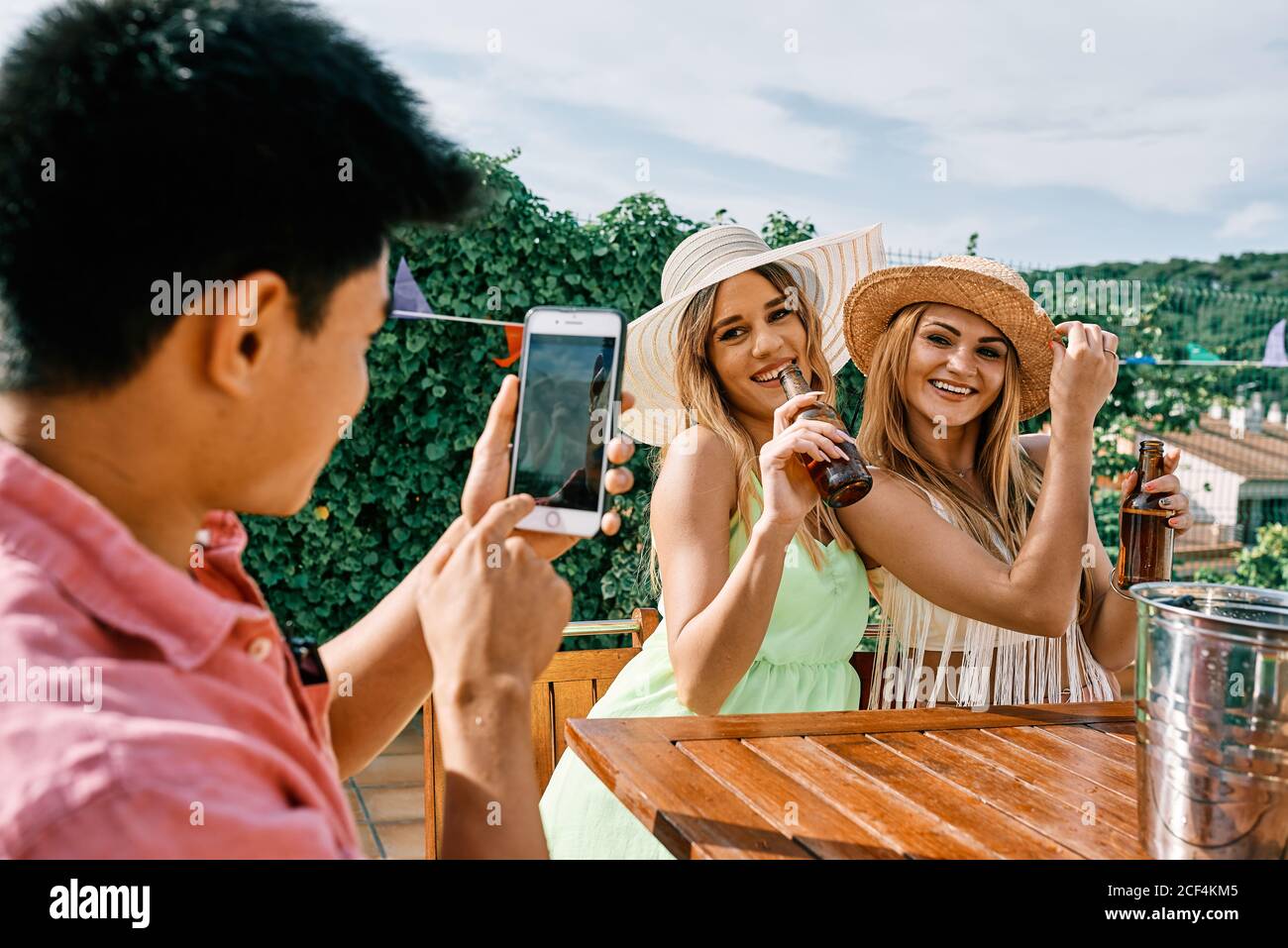 Russian girl chinese man hi-res stock photography and images - Alamy