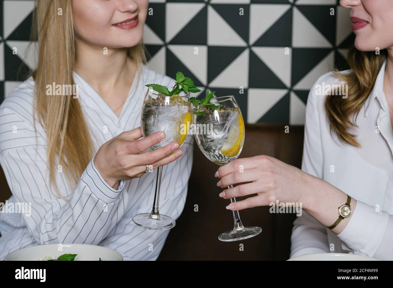 Alcohol cocktails hi-res stock photography and images - Alamy