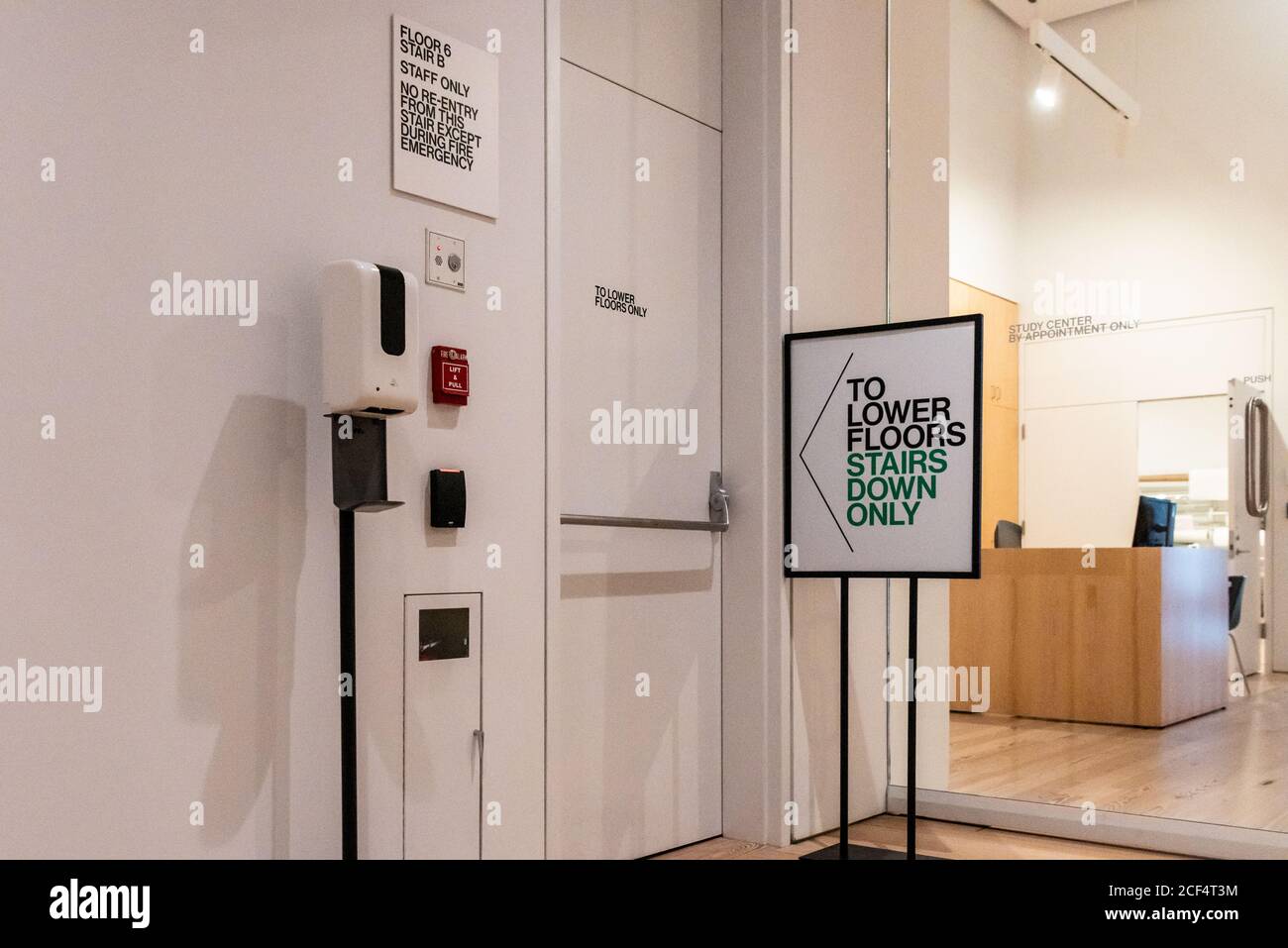 Museum sign rules hi-res stock photography and images - Alamy