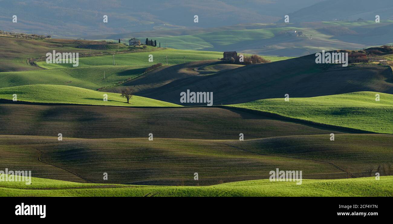 Endless green fields in italy hi-res stock photography and images - Alamy