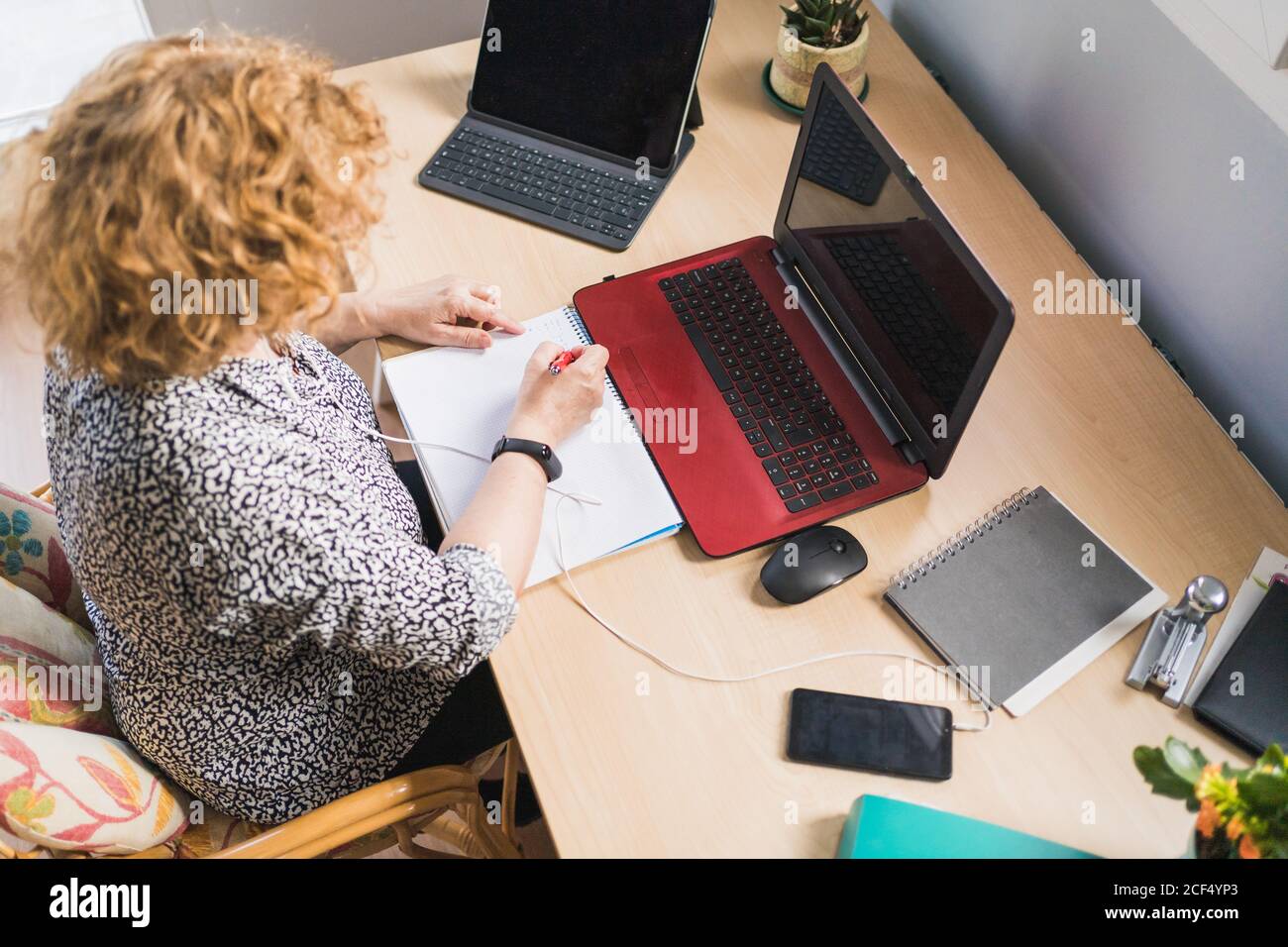 Person listening taking notes hi-res stock photography and images - Alamy