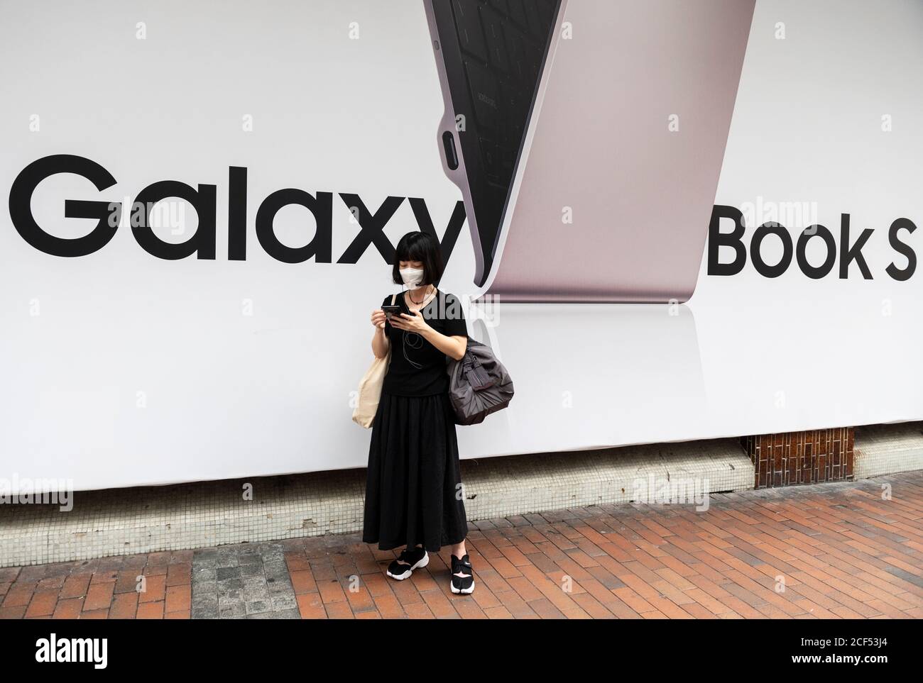Samsung galaxy book s hi-res stock photography and images - Alamy