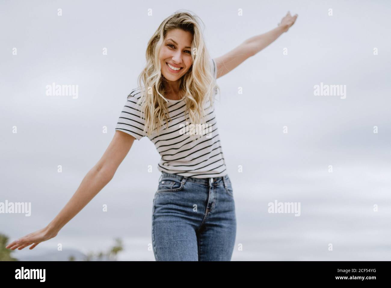 Spread spreading arms hands hi-res stock photography and images - Alamy