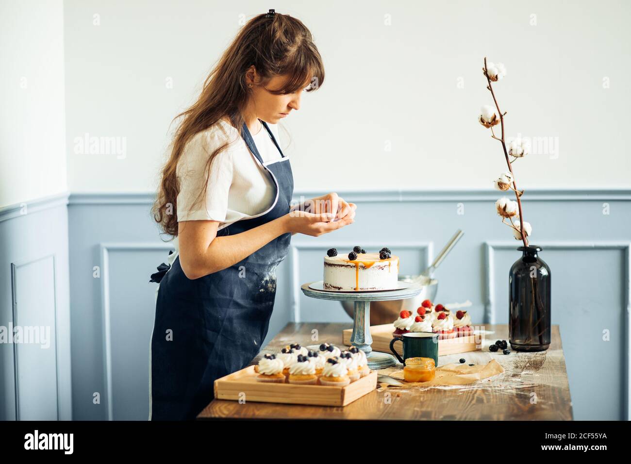 the process of decorating cupcakes Stock Photo - Alamy