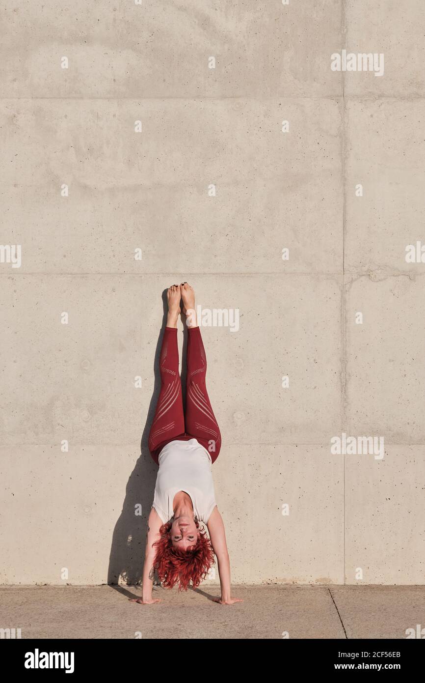 Lean leaning down hi-res stock photography and images - Alamy