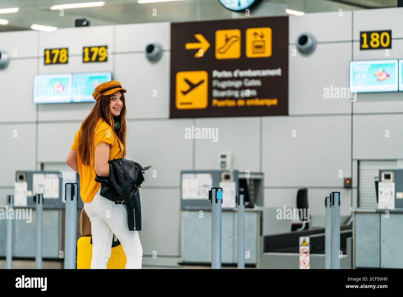 Check in airport camera view hi-res stock photography and images - Alamy