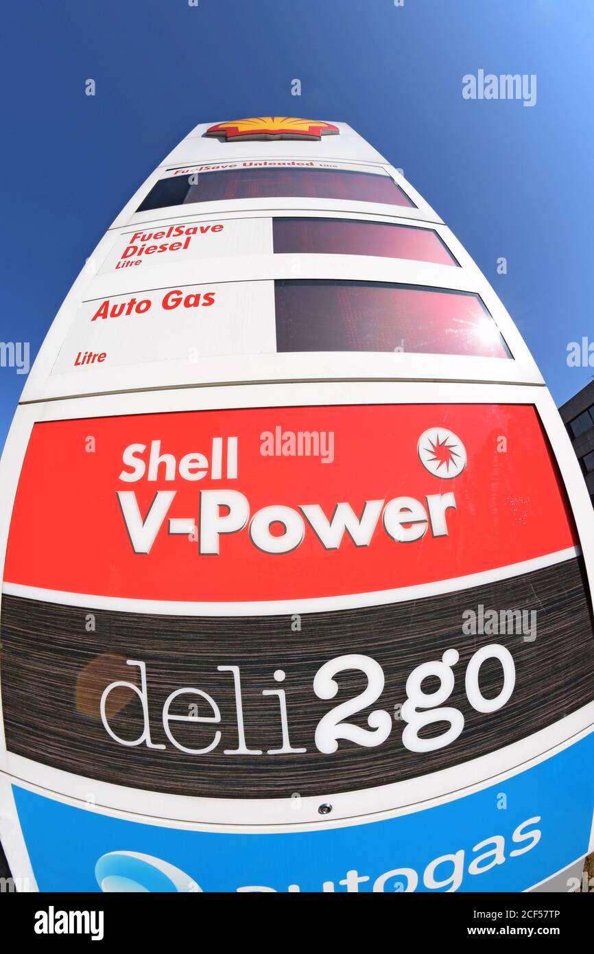 Shell garage facilities sign advertising available green and clean ...