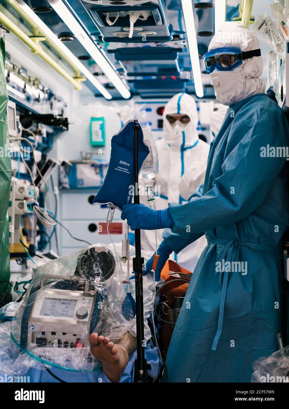 Ambulance uniform hi-res stock photography and images - Alamy