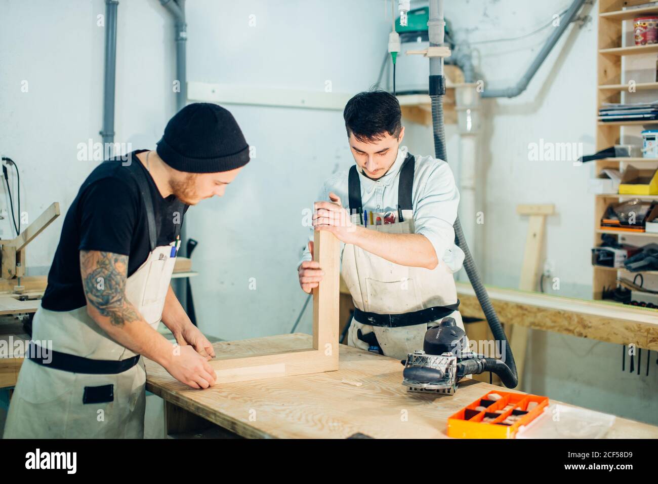 Construction Worker Building Timber Frame In New Home Stock Photo - Alamy
