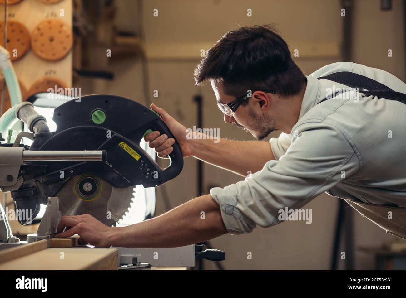 Builder saws hi-res stock photography and images - Alamy