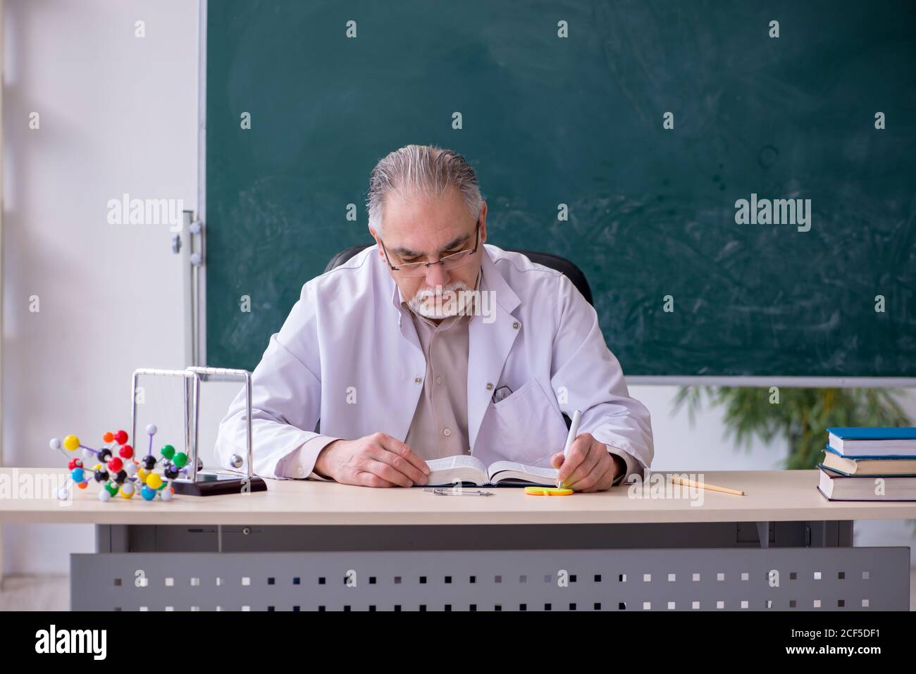 Experienced old scientist working in the laboratory Stock Photo - Alamy