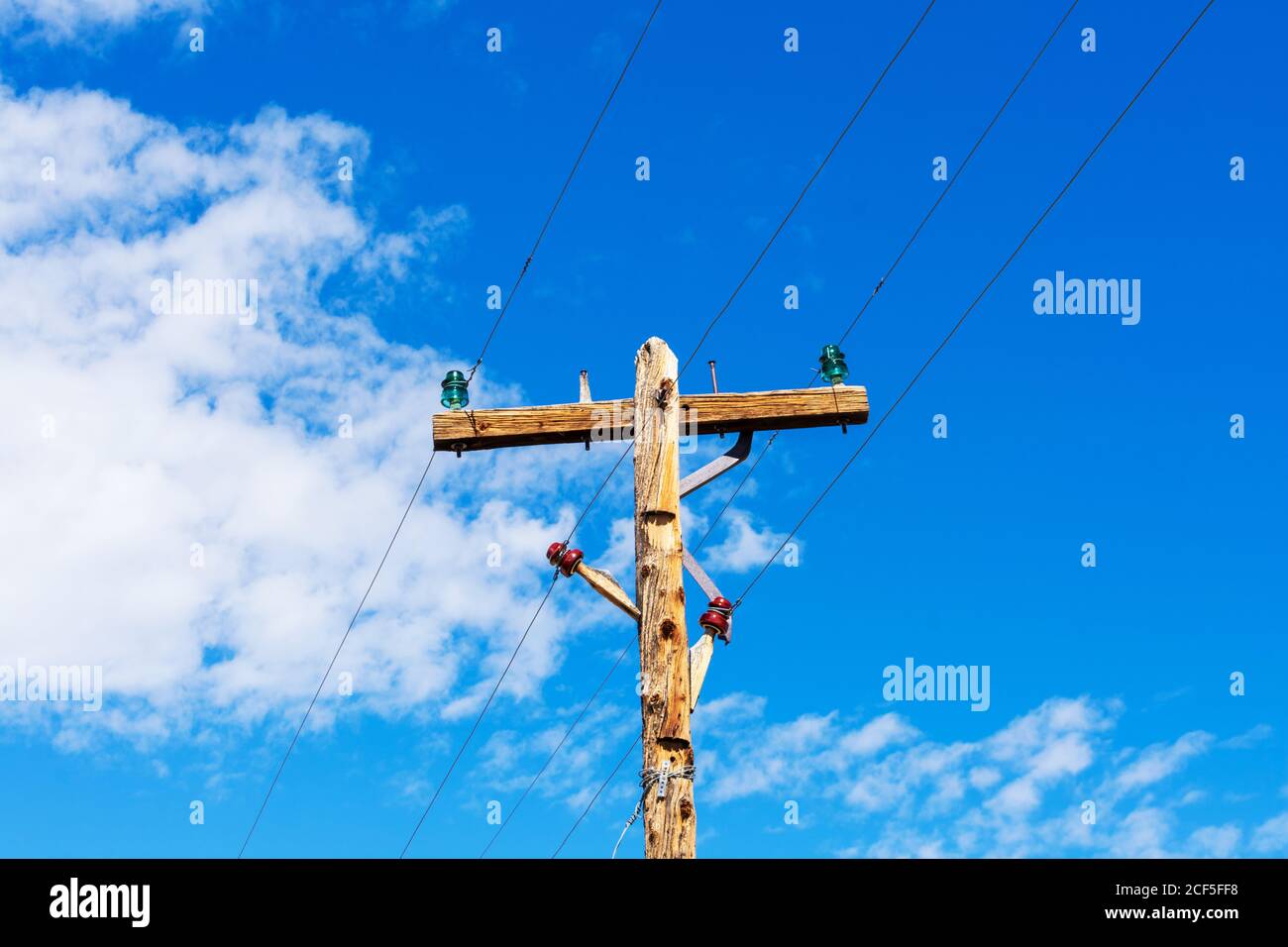 Parallel single circuit lines hi-res stock photography and images - Alamy