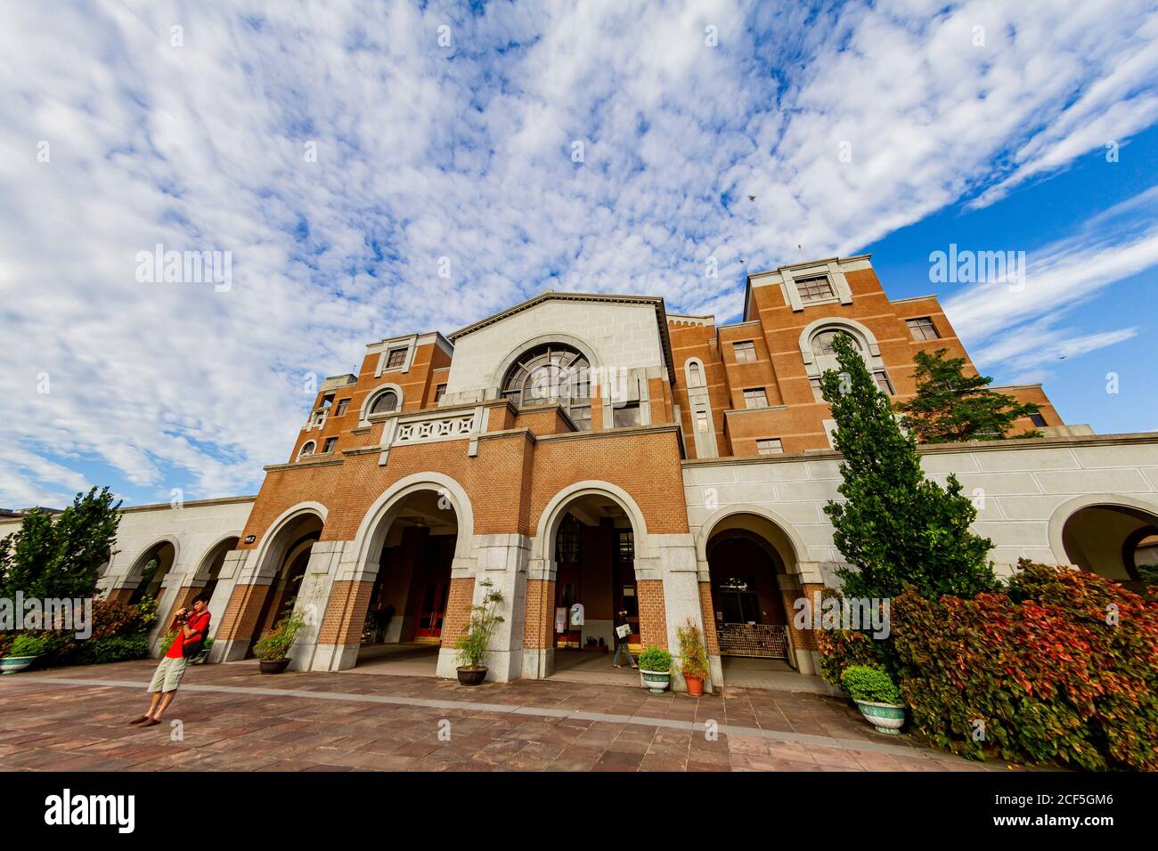 Taipei, AUG 27, 2011 - Sunny view of the NTU Main Library Stock Photo ...