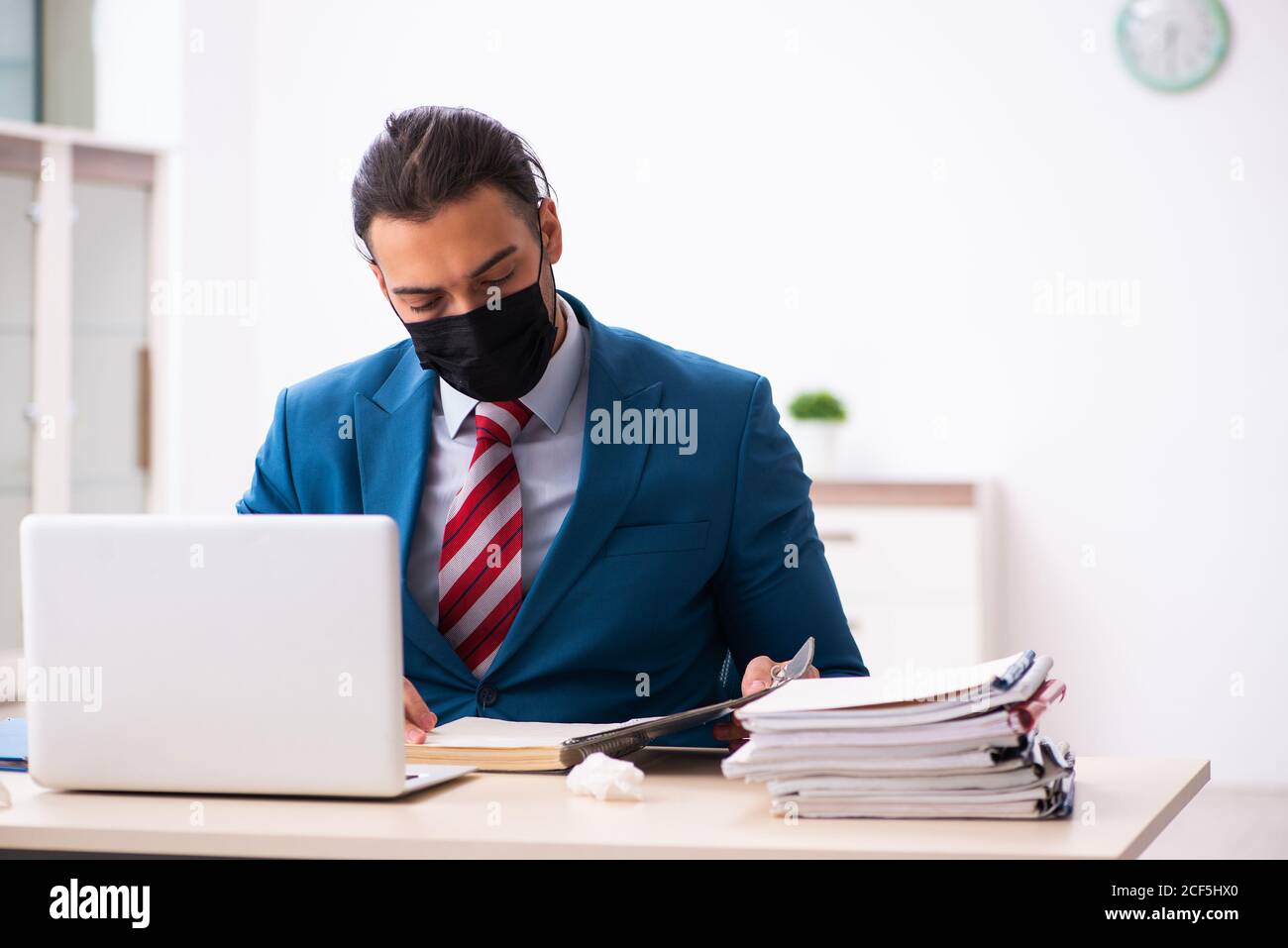 Sick employee suffering at workplace from covid-19 Stock Photo - Alamy