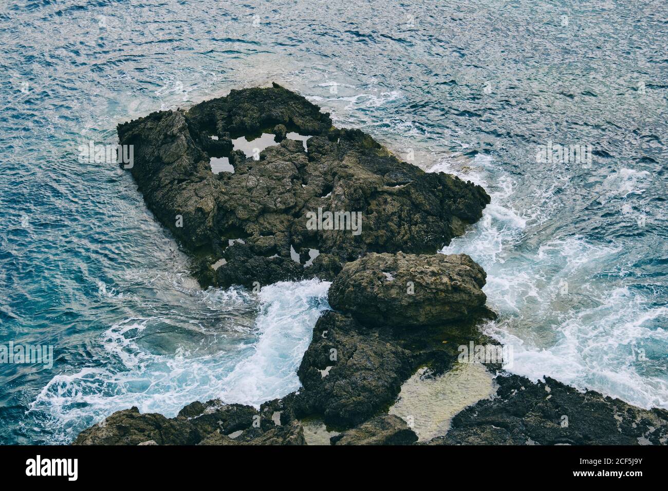 High cliffs over water hi-res stock photography and images - Alamy