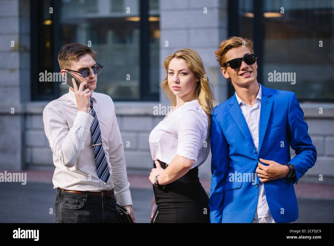 Team business women moving office hi-res stock photography and images ...