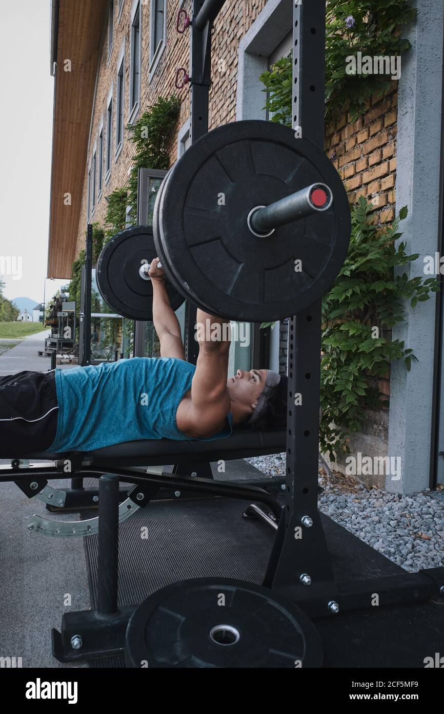 Guy lifting hi-res stock photography and images - Alamy