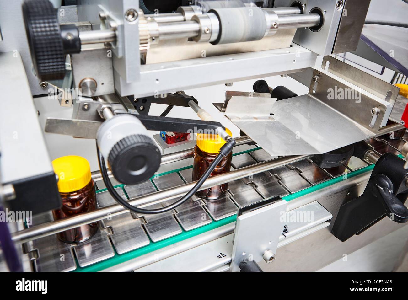 Chain of packaging and manufacture of tablets and vials of tablets and ...
