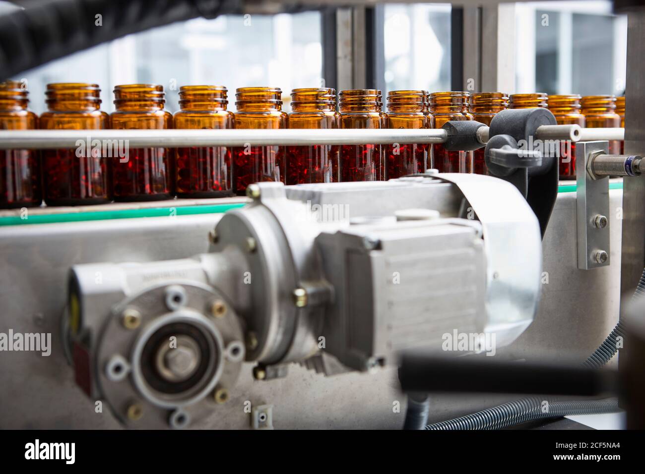 Chain of packaging and manufacture of tablets and vials of tablets and ...