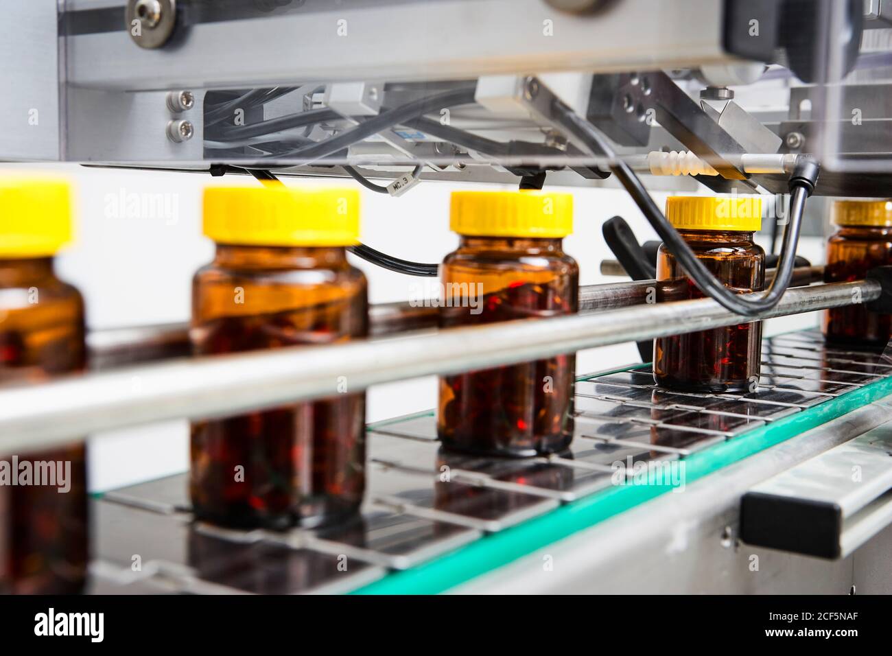 Chain of packaging and manufacture of tablets and vials of tablets and ...