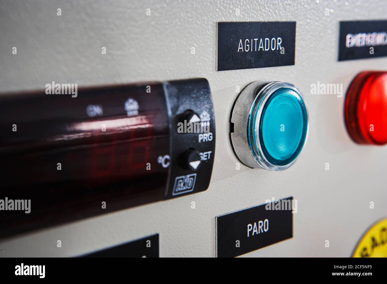 Pill roller machine hi-res stock photography and images - Alamy