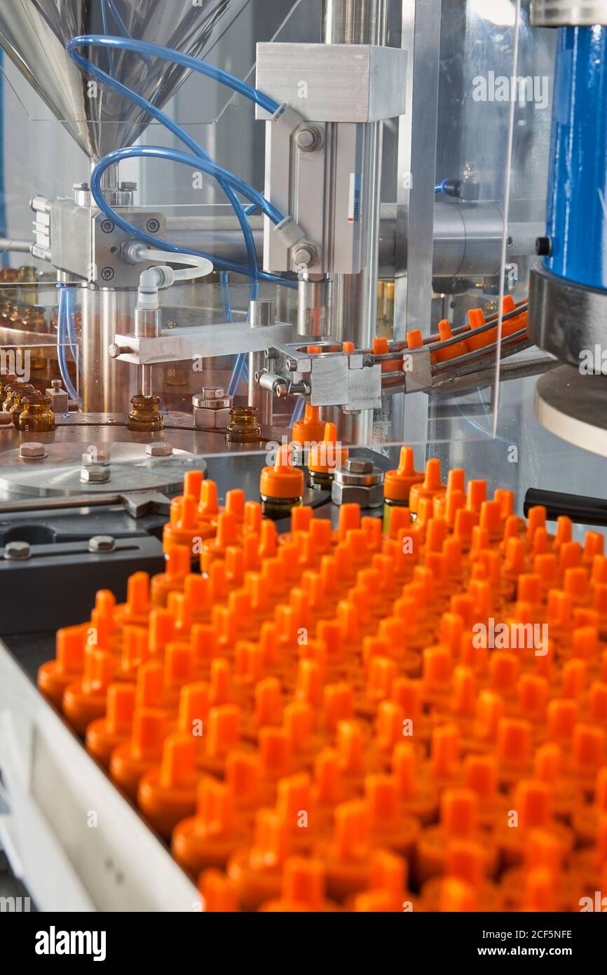 Chemist pill roller hi-res stock photography and images - Alamy