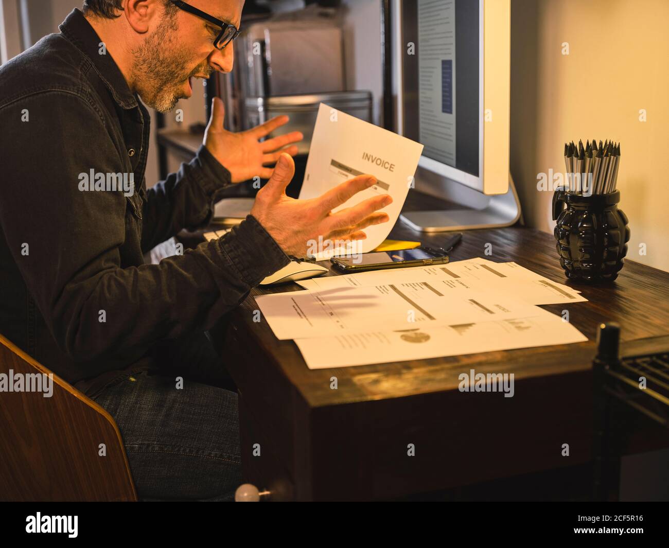 Overwhelmed man hi-res stock photography and images - Alamy