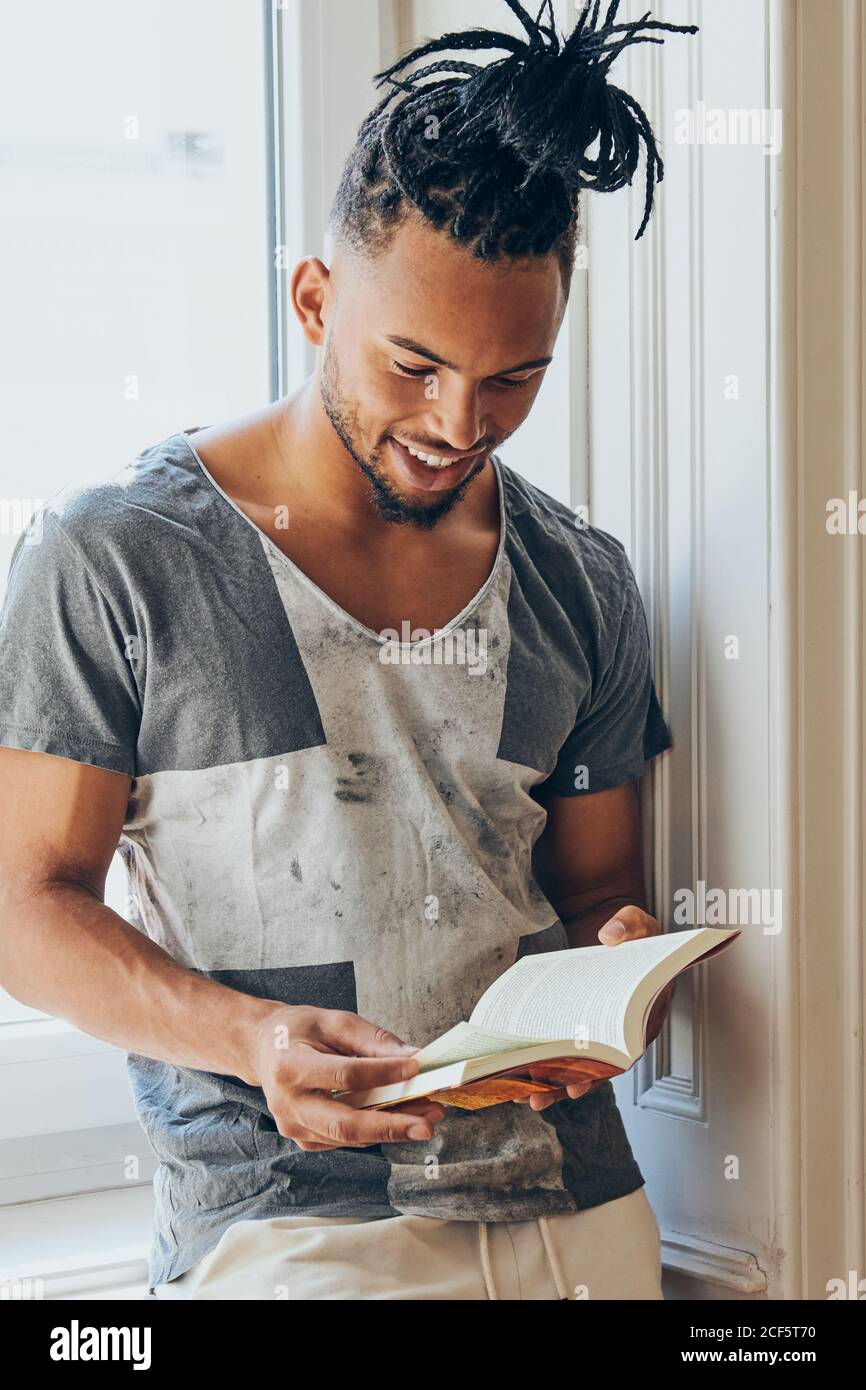 African guy reading paper hi-res stock photography and images - Alamy